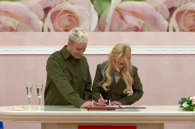 SHAMAN и Мизулина расписались в Донецке - RuNews24.ru - 05.11.2025