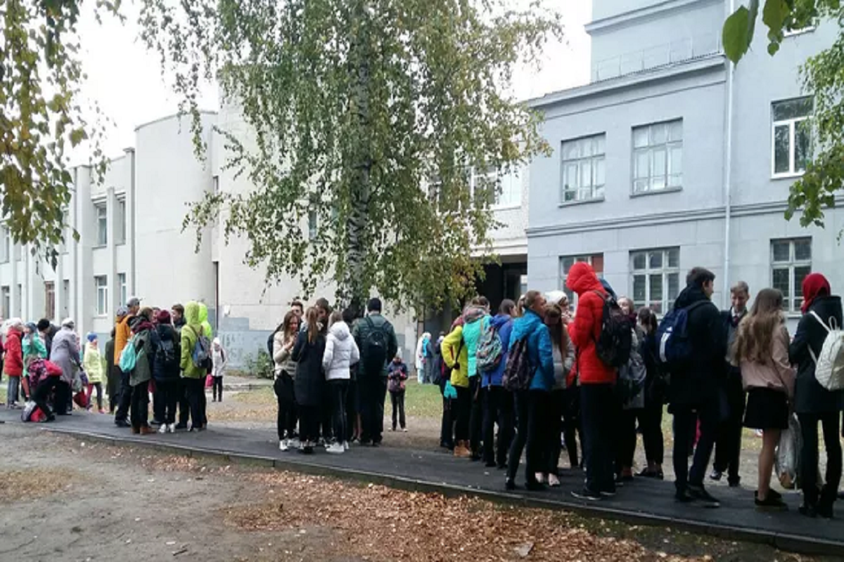 В Липецке из-за угрозы минирования эвакуировали школу №27 - RuNews24.ru - 08.09.2025