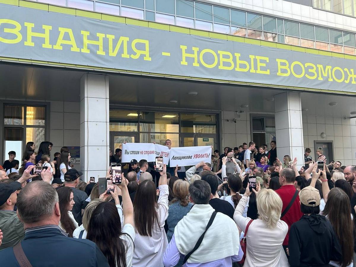 За избиение ответят невиновные? Дело о ЧП в школе №2120 в Новой Москве развивается со скандалом ...