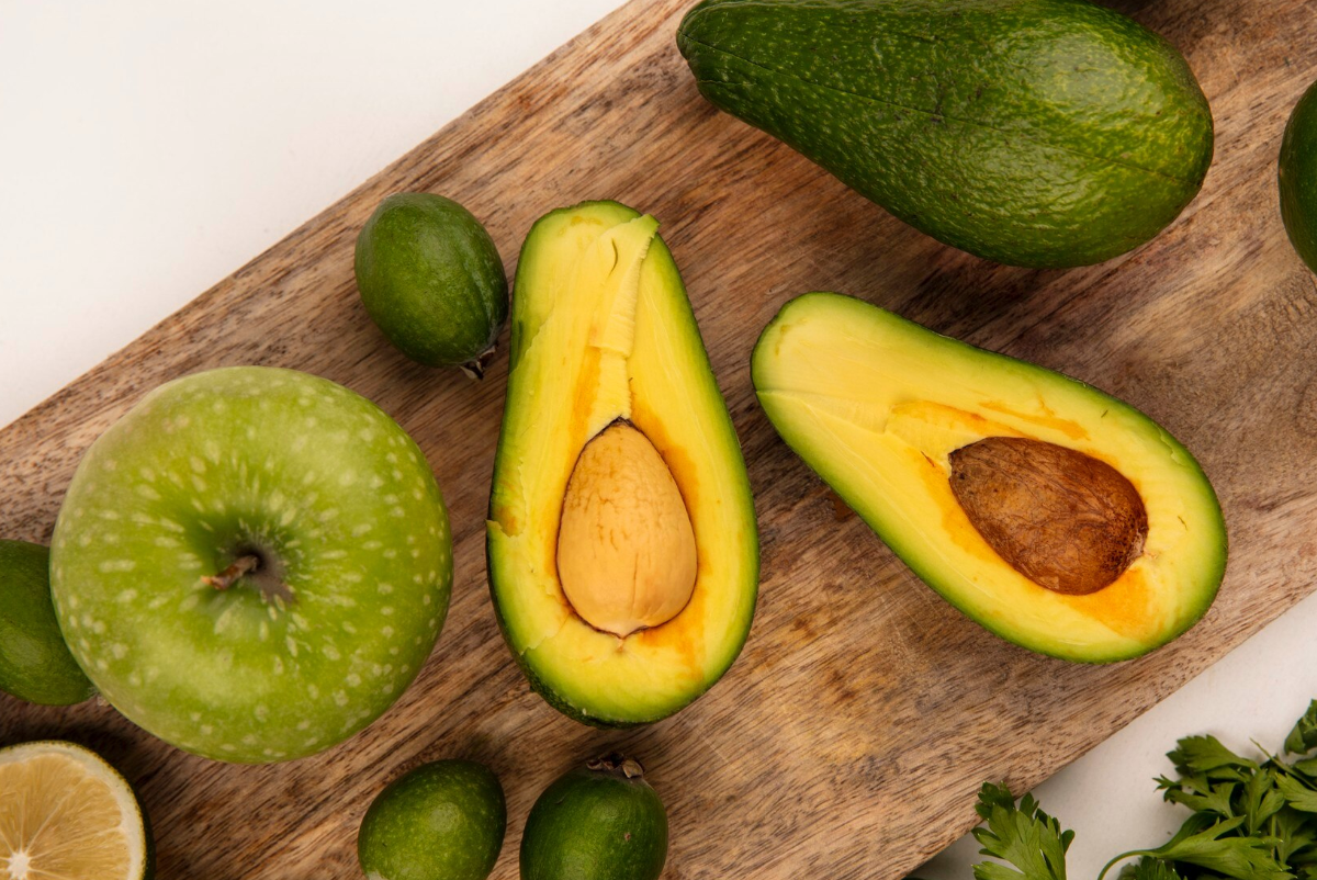Как сохранить авокадо от потемнения: простой способ, который мы все забыли, а зря - RuNews24.ru ...