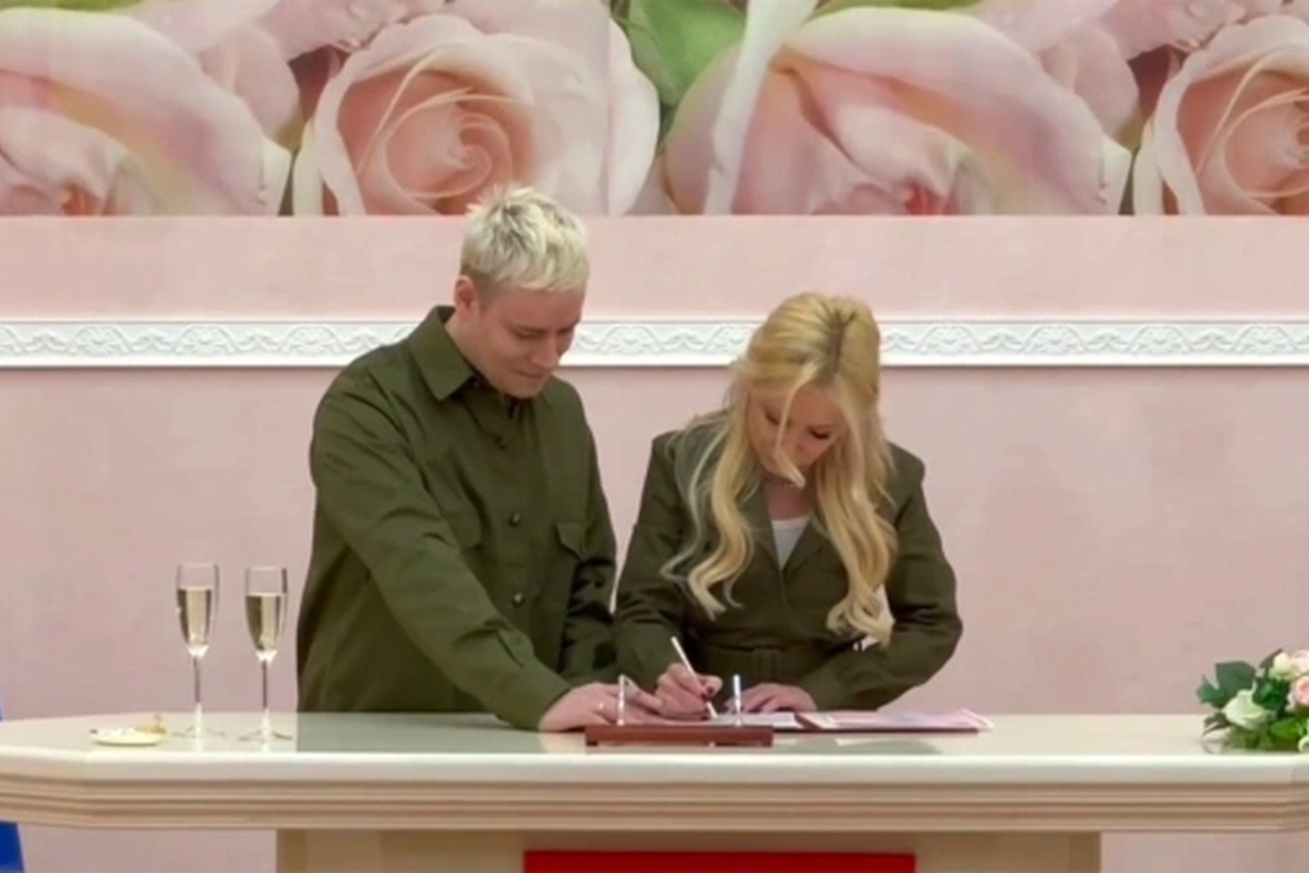 SHAMAN и Мизулина расписались в Донецке - RuNews24.ru - 05.11.2025