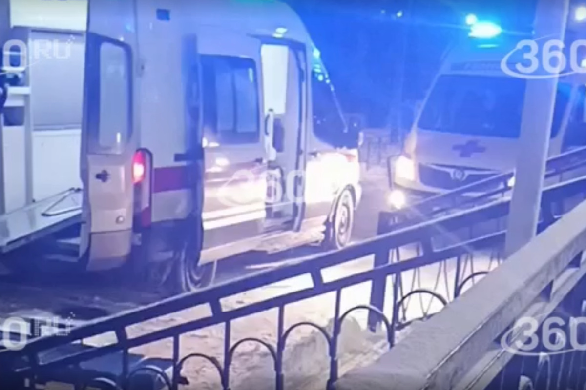 Стали известны подробности нападения ученика с ножом на учителя в ...