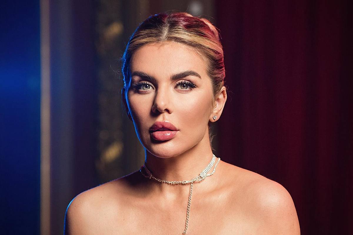 Похудевшая Анна Седокова продемонстрировала фигуру в бикини - RuNews24.ru - 16.05.2025