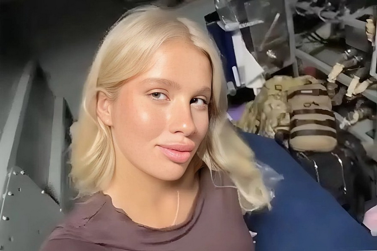 Любовницам вход разрешен? Пользователи сети возмущены полетом Марии Шалаевой на военном самолете ...